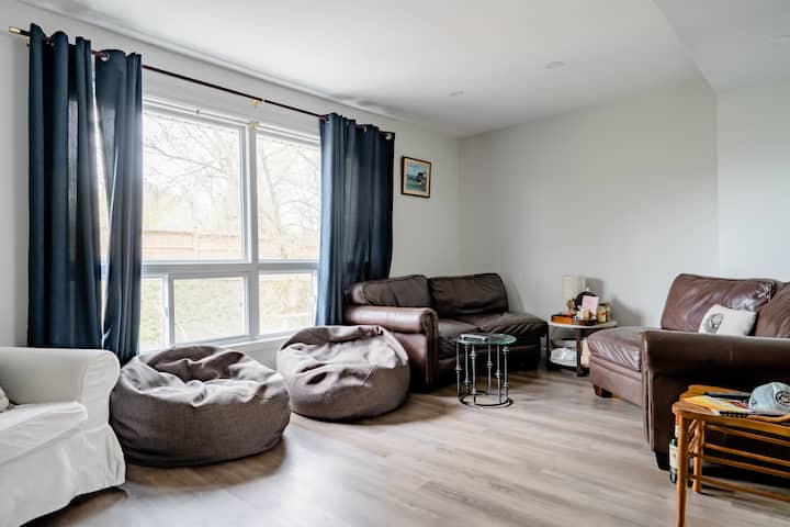 Cozy Brantford Townhouse Bedroom - Brantford