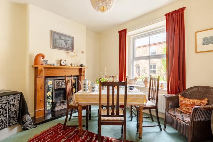 Eco Home Close To The Heart Of Totnes   (Room 2/2) - Totnes