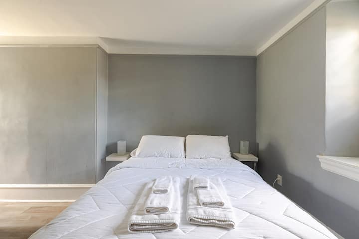 Chestnut Hill - 2nd Fl. Apt #4 W/kitchen & Parking - Bucks County, PA