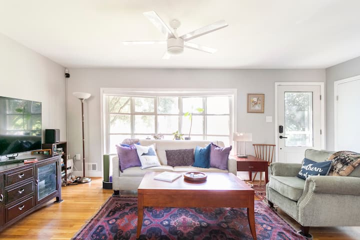 Bright Suburban Mid-century Modern Retreat - Alexandria, VA