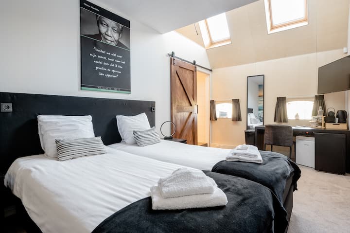 Nelson Mandela Kamer, Luxe 3 Persoons Kamer. - Harlingen