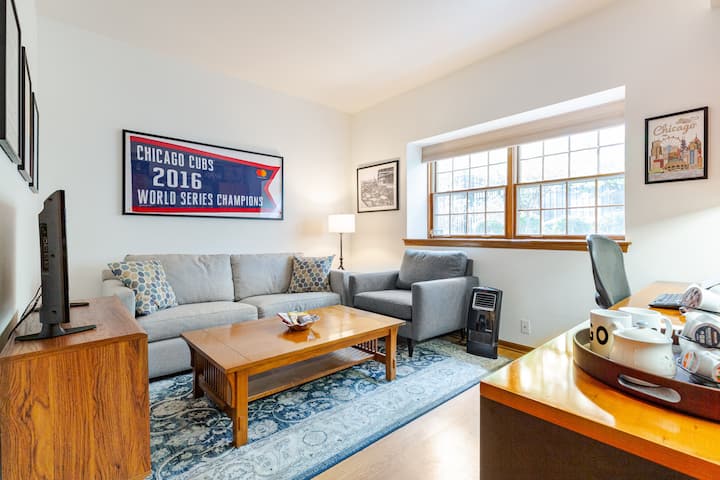 Charming Suite 3 Blocks From Wrigley Field - Chicago, IL