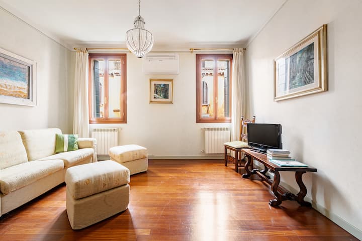 Ca' Verde- Dorsoduro Quiet Canal View Apartment - Veneza