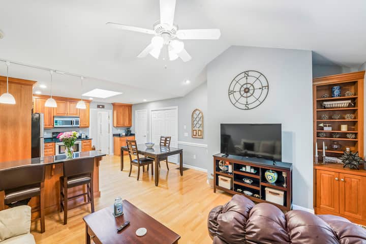 Cozy Shoreline Retreat | Fast Wifi - Old Lyme, CT