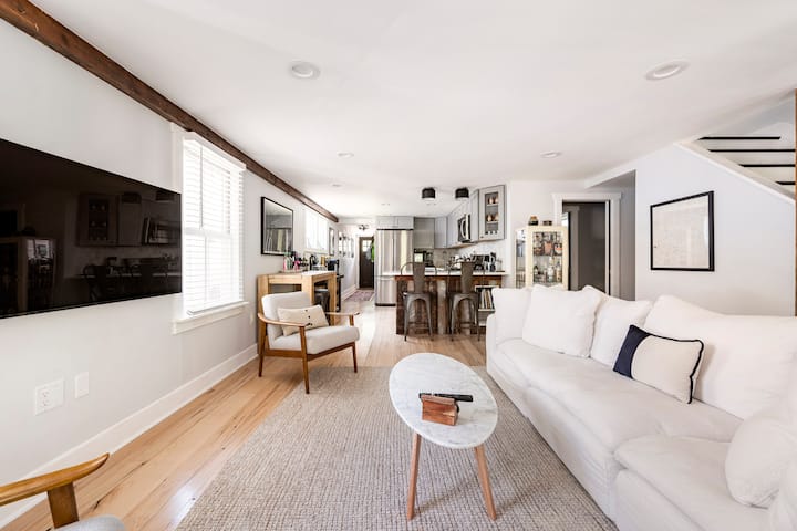 Entire House Walking Distance To Everything! - Saratoga Springs, NY