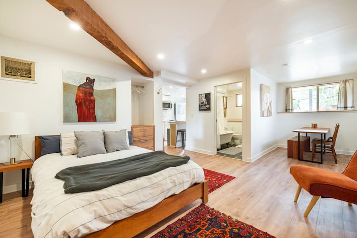 Studio Suite W/ Private Entrance And Parking - San Francisco, CA