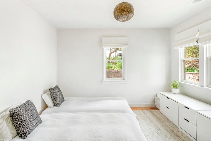 Newly Renovated 1-bedroom Apartment - Laguna Beach, CA
