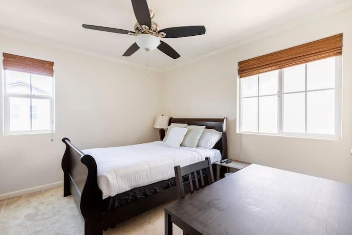 1 Bedroom With Private Bath - Airport/free Parking - Sacramento, CA