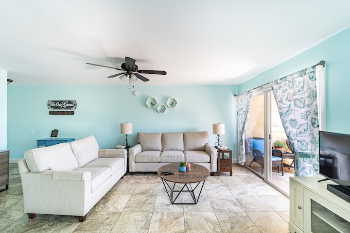 Relax And Enjoy ! Only 2.3 Miles From Siesta Key! - Sarasota, FL