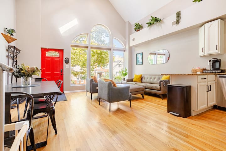 Lofted Space W/ Rooftop Deck - Family Friendly - Chicago, IL