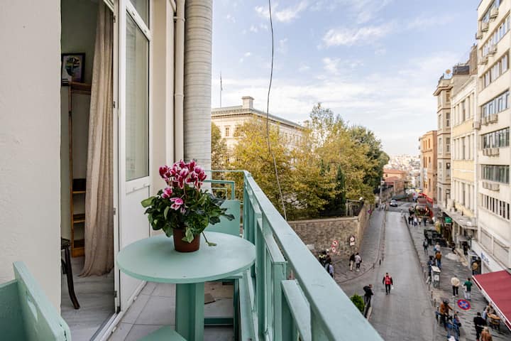 British Corner Modern Apt With Two Private Balcony - Bakırköy