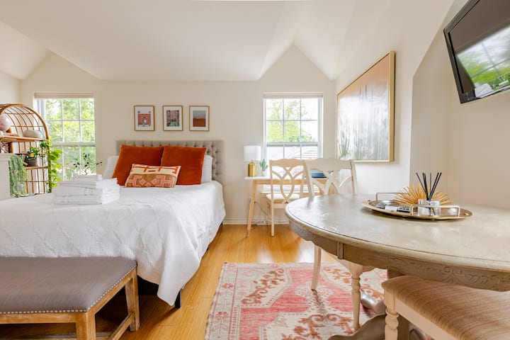 Studio Retreat In Historic Neighborhood - Dallas, TX