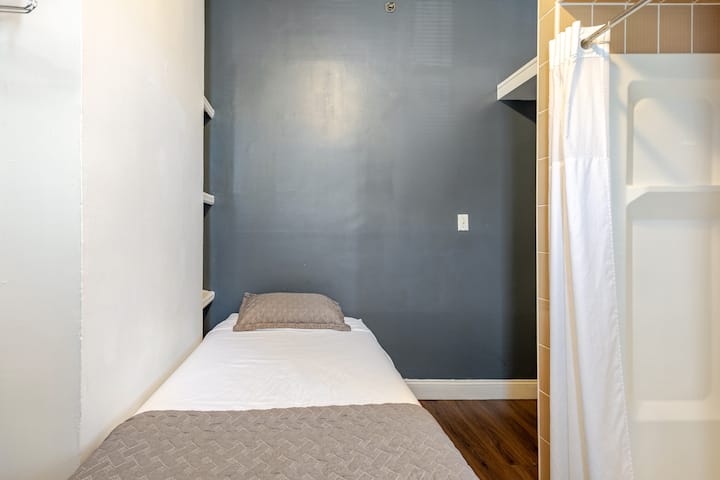 Medium Room Hotel Minutes From Nyc + Free Wi-fi - Long Island, NY