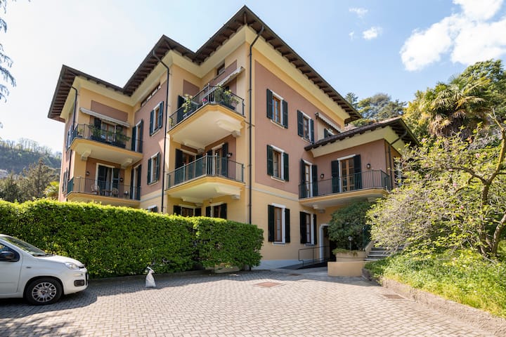 Stanza Privata Con Giardino Fiabesco E Posto Auto - Cernobbio