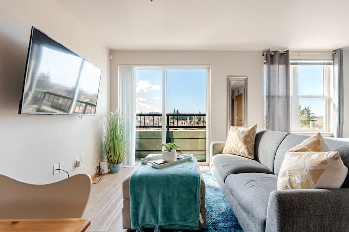 Top Floor Studio | Mt Rainier Views | 30-night Min - Seattle, WA