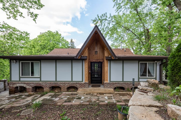 King Bed Private Home Ideal For Long & Short Stays - Louisville, KY