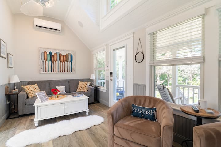 Waterfront Cottage / Your Cape Escape - Massachusetts