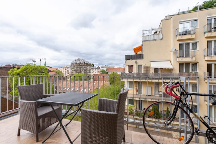 Double Bedroom Looking To Terrace + Quiet Garden - Budapest