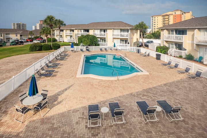 Walkable Distance From Beach! Pool & Golf Views - Destin, FL