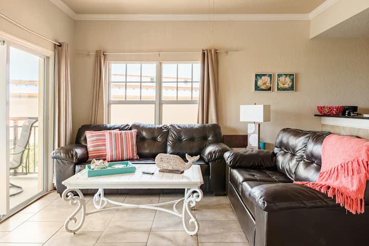 Enjoy Sunsets At 2br/2ba Condo At The Beach! - Treasure Island, FL