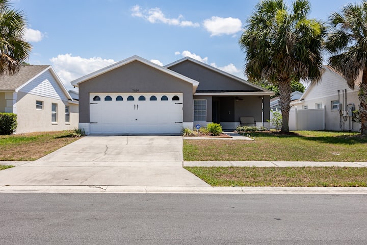 Heated Pool No Fee ! 3 Bedroom Super Clean! - Celebration, FL