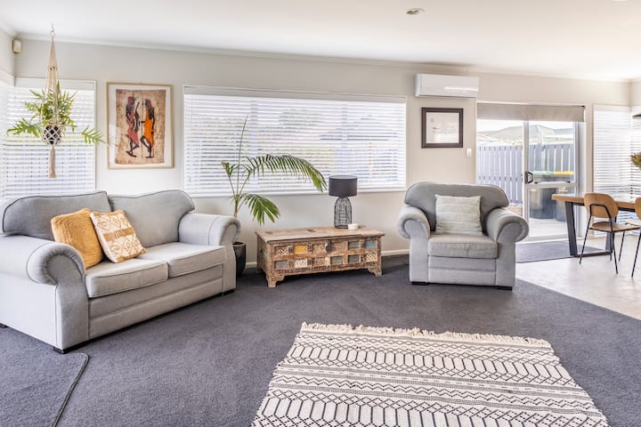 Papamoa Character Home By The Sea - Papamoa