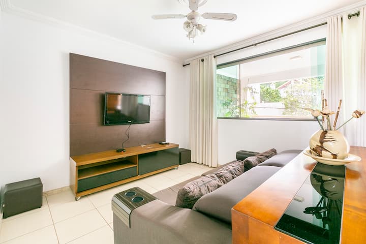 Casa Na Pampulha De óTima Localização Com Piscina Aquecida, Quadra, Sauna, áRea De Churrasco E Suítes Com Ar Condicionado. - Belo Horizonte