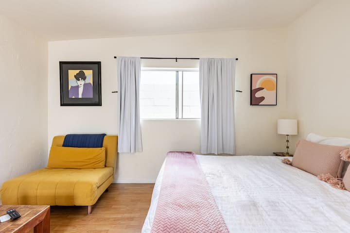 Private Detached Casita Near El Paseo - Palm Desert, CA