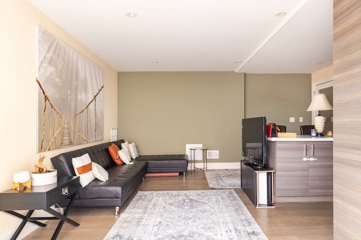 Modern Luxury Retreat With Spectacular Views - San Francisco, CA