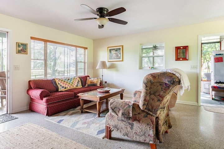Cozy 3 B/r Home Nestled Amid Historic Live Oaks - Gainesville, FL
