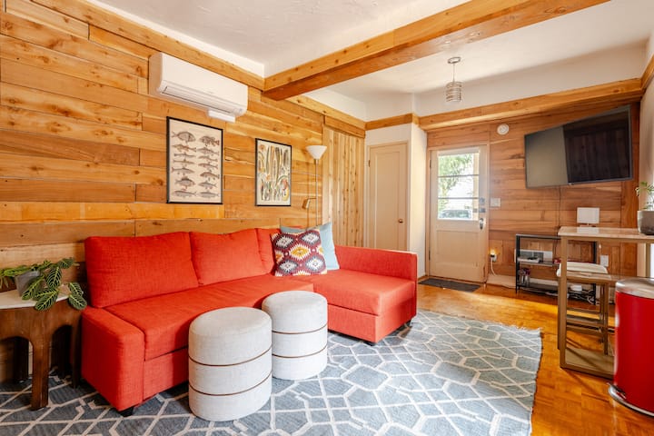 Beautiful 1 Bedroom Guesthouse With Parking - Portland, OR