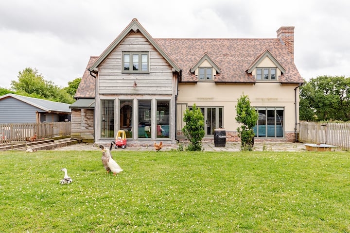 Oak-framed Eco Home With Hot Tub Set In 3 Acres - Wirral