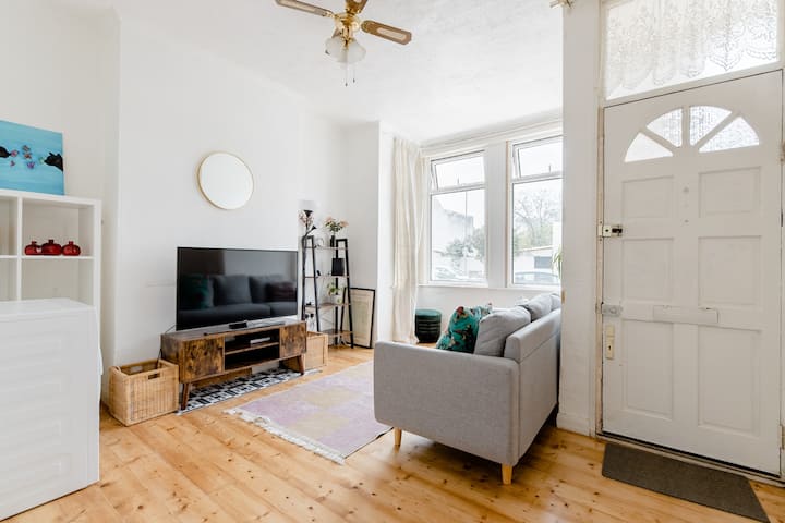 2 Bedroom Flat- 5 Min To Station - Ilford