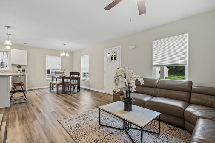 Brandnew 3-bedroom City House With The Grill - Spartanburg, SC