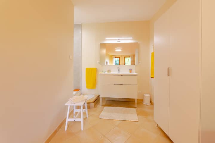 Chambre Jaune Dans Villa Avec Piscine, - Bormes-les-Mimosas