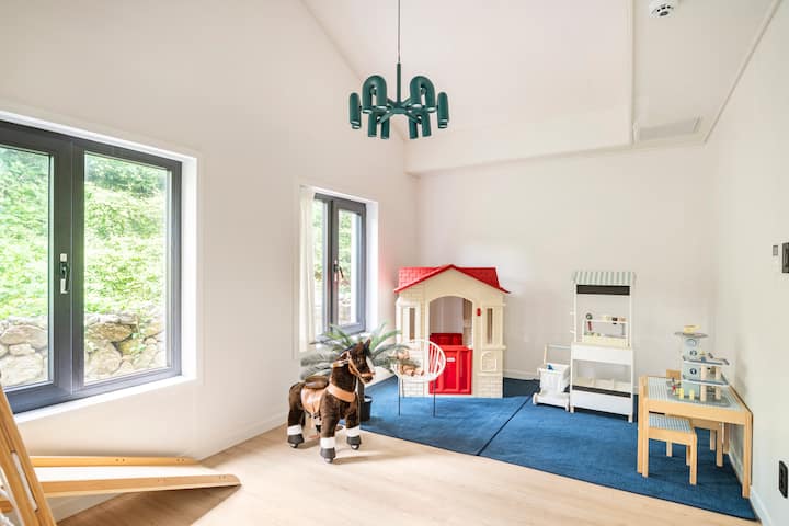 [마이리틀아일랜드] 제주시애월/공항20분/키즈룸/자쿠지온수무료/유아용품/감성숙소 - Jeju-si