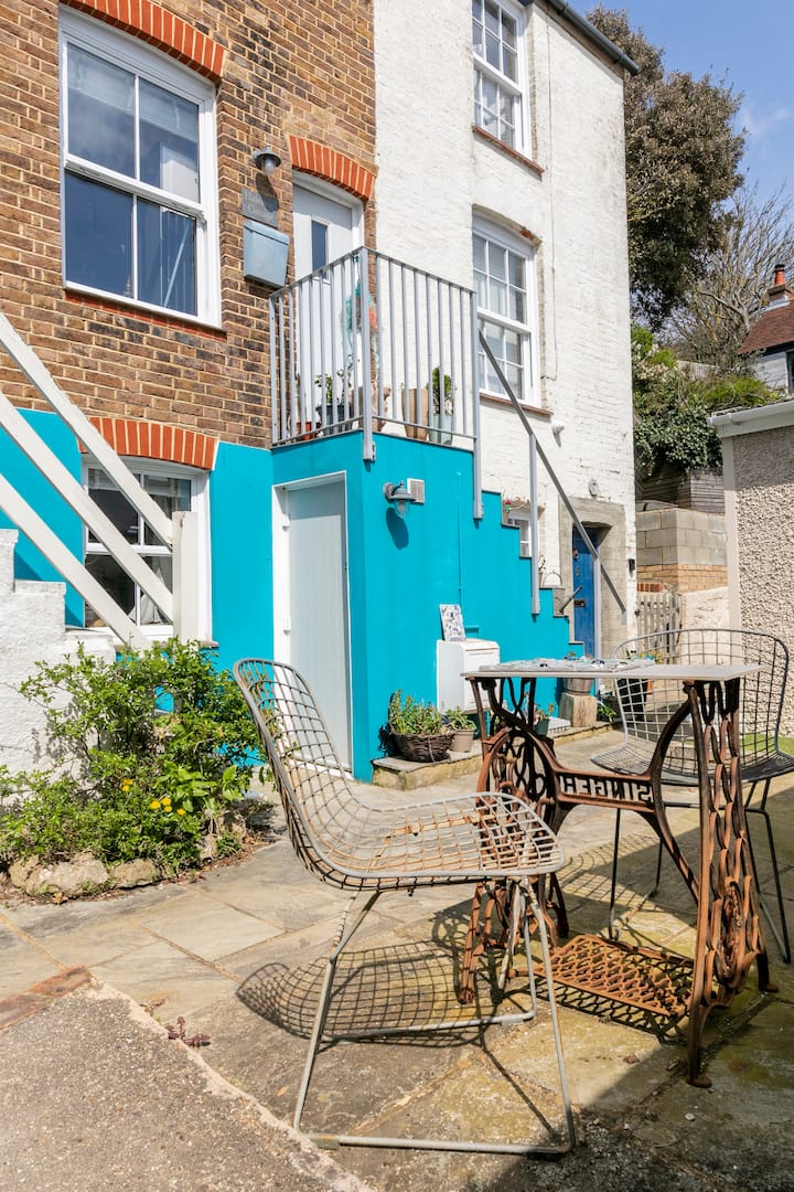 Seaview Double & Parking 1800s Fishermans Cottage - Folkestone
