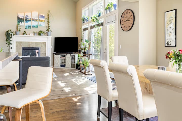 Spacious Home,3brm,king,espresso,games + Plants! - Bend, OR
