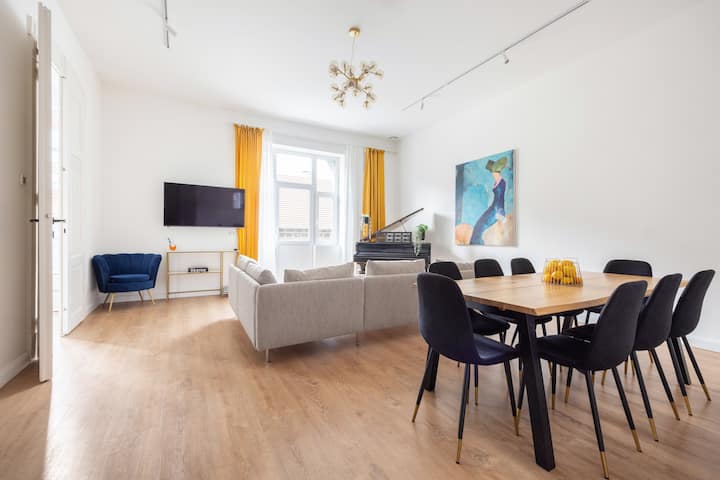 New 3br/3ba! Understated City Opulence, Balcony - Budapest