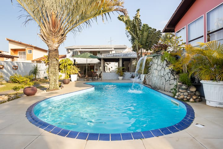 Casa Agradável  Com Piscina Com Cascata , 4 Dormitórios Com Ar Condicionado, Linda áRea  De Descanso Com Pergolado, Balança E Churrasqueira Anexa à  Piscina Na Praia Do  Moçambique  Em Florianópolis A 900 M Do Mar - Florianópolis