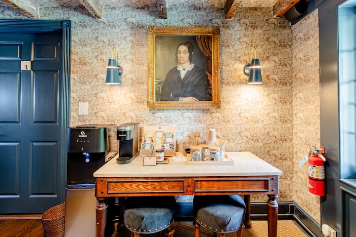 Fox & Bear Lodge | Main Floor Queen | Room #1 - New Jersey