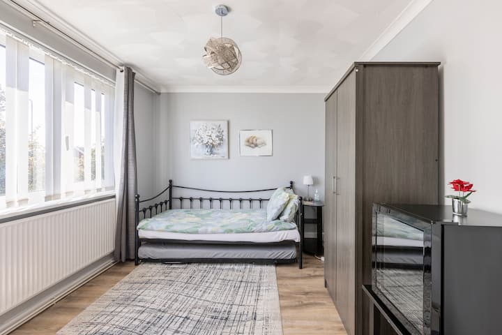 Beautiful Room In Swansea Sketty - Female Guests - The Mumbles