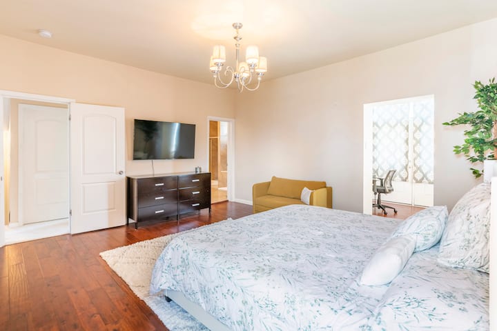 Comfy, Clean, & Sanitized Space - St. Louis, MO