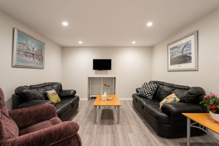 🔹Exquisite 2 Bdrm Private Suite With Backyard🔹️ - Calgary