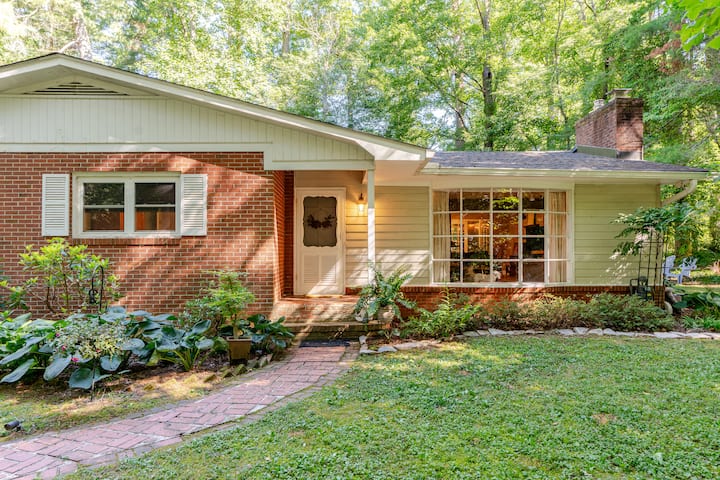 Cozy House, Quiet Neighborhood - Great Location! - Hendersonville, NC