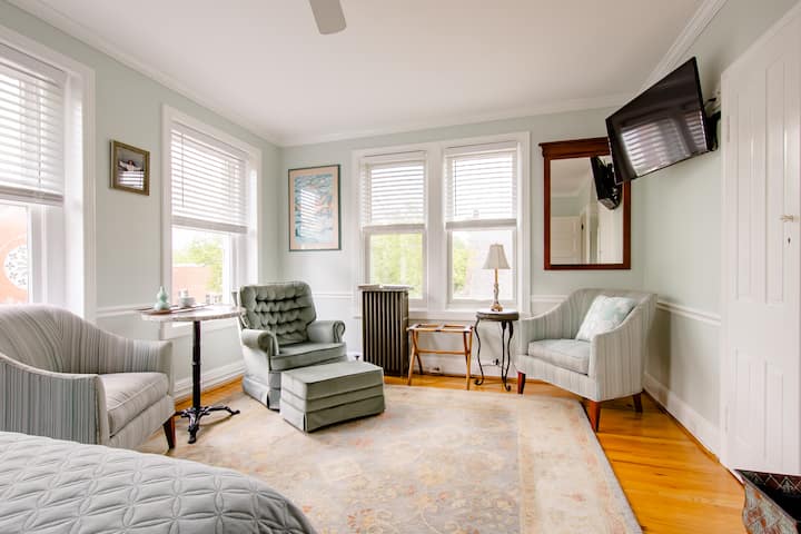 19th Century Charm With 21st Century Comfort - Frederick, MD