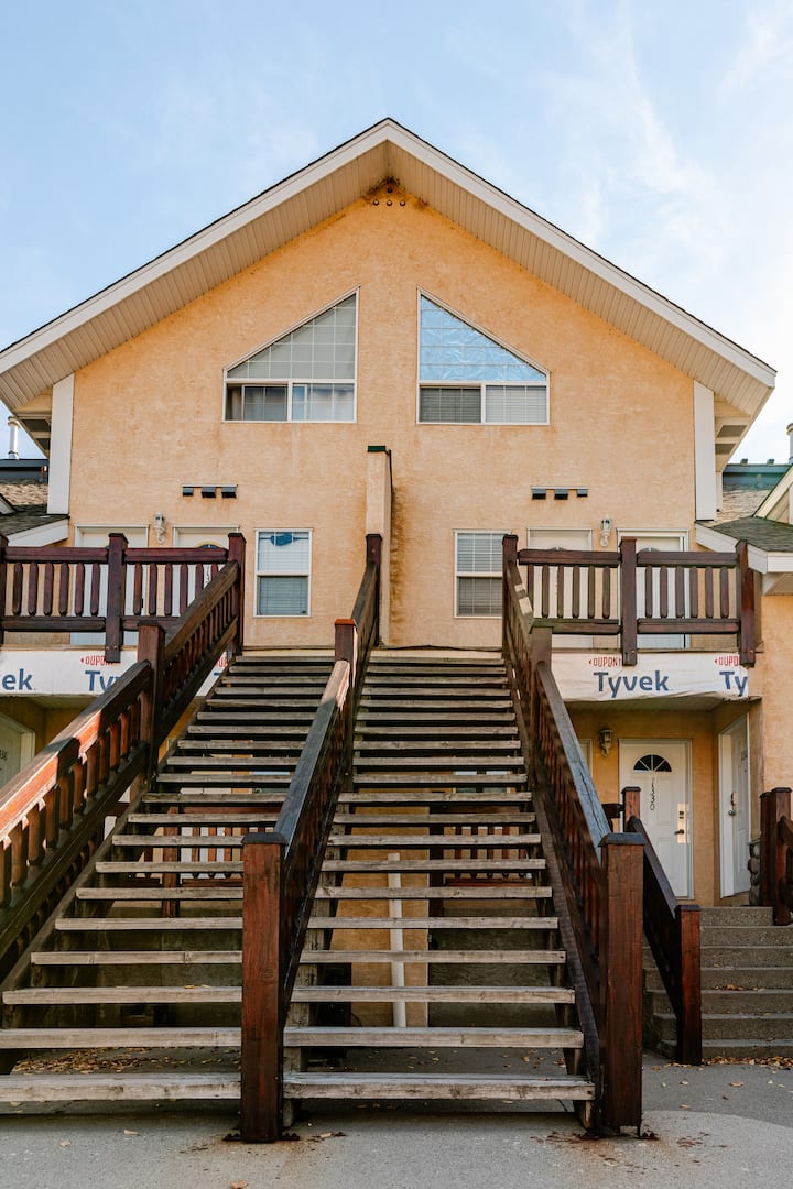 Fernie 3 Bed Condo With Vaulted Ceilings And Deck - Fernie