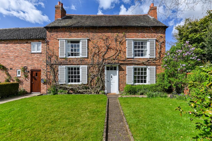 Private Wing In Old Farmhouse, Ema Donington Park - Loughborough