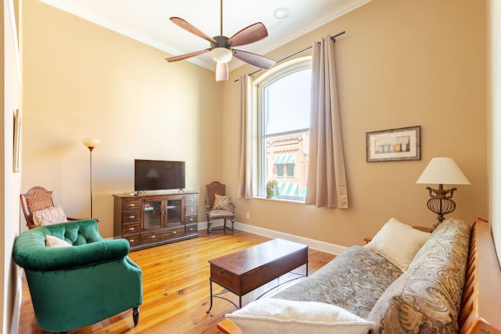 Lovely Historic Apartment In The Middle Of It All - Morganton, NC