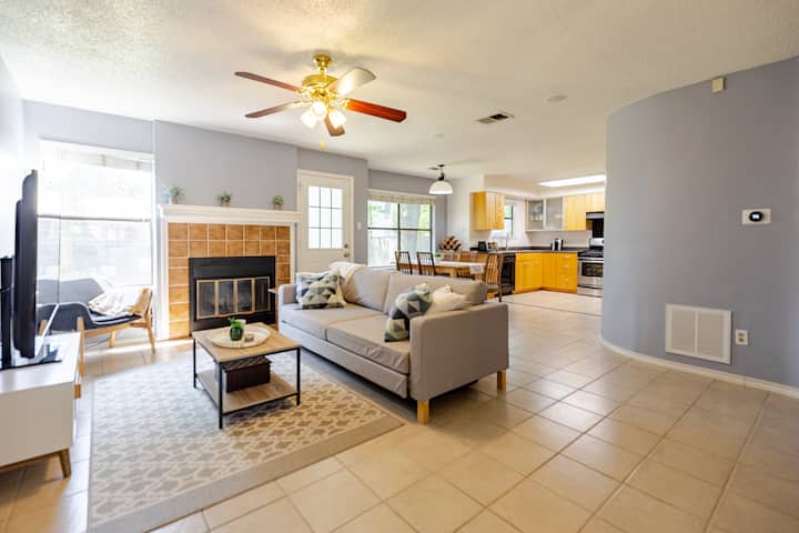 Peaceful Family Home - Cedar Park, TX